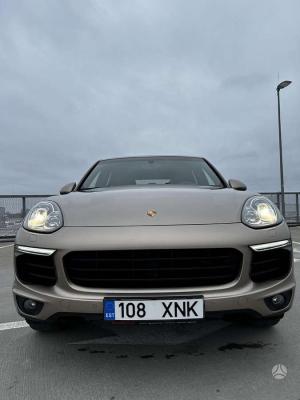 Yellow Porsche Cayenne 2016 in Tallinn, with an engine capacity of 2.97 L and mileage of 98 thousand km for 32000 €, photo 20 on AUTOMOTO.COM.LV
