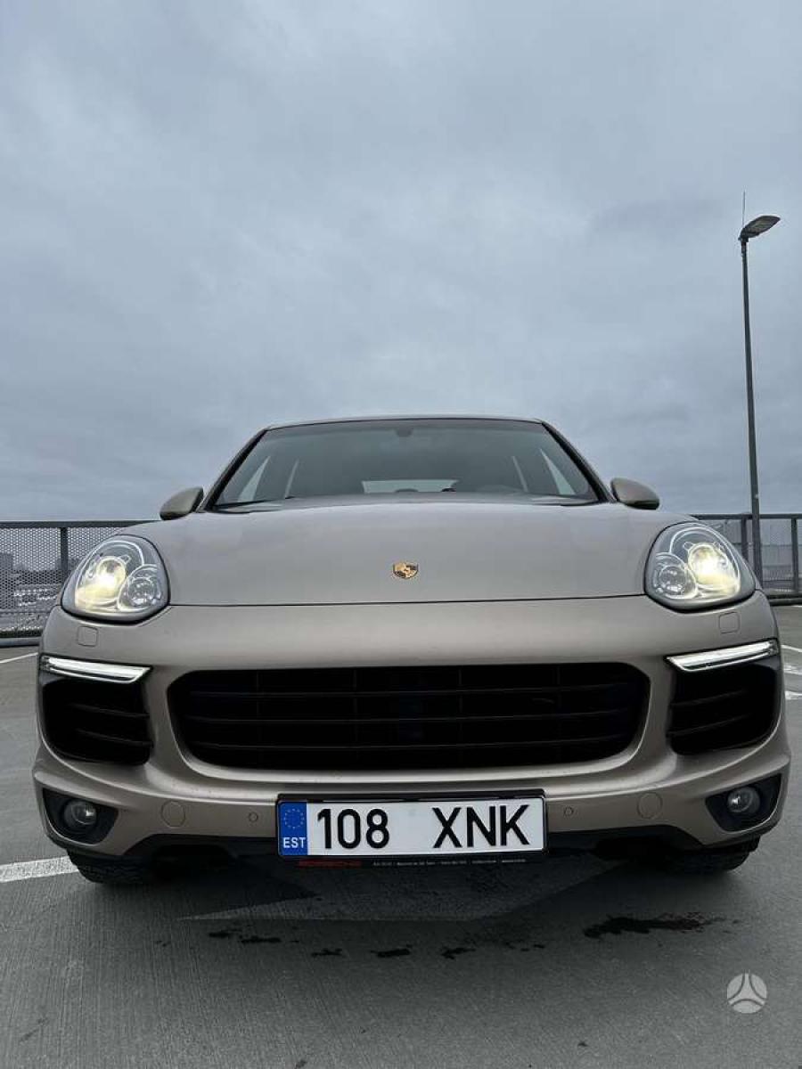 Yellow Porsche Cayenne 2016 in Tallinn, with an engine capacity of 2.97 L and mileage of 98 thousand km for 32000 €, photo 20 on AUTOMOTO.COM.LV
