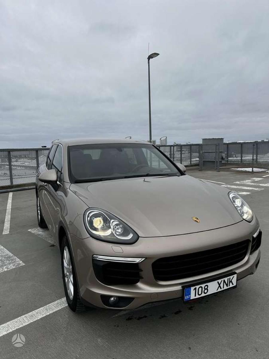 Yellow Porsche Cayenne 2016 in Tallinn, with an engine capacity of 2.97 L and mileage of 98 thousand km for 32000 €, photo 21 on AUTOMOTO.COM.LV