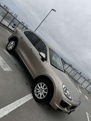 Yellow Porsche Cayenne 2016 in Tallinn, with an engine capacity of 2.97 L and mileage of 98 thousand km for 32000 €, photo 22 on AUTOMOTO.COM.LV