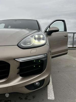 Yellow Porsche Cayenne 2016 in Tallinn, with an engine capacity of 2.97 L and mileage of 98 thousand km for 32000 €, photo 30 on AUTOMOTO.COM.LV