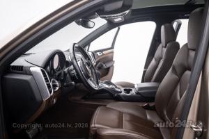 Dzeltens Porsche Cayenne 2016 Tallina, ar dzinēja tilpumu 3.00 L un nobraukumu 139 tūkst. km par 24999 €, foto 8 vietnē AUTOMOTO.COM.LV
