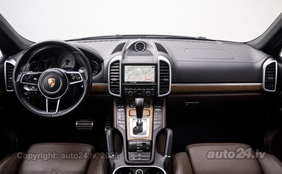 Dzeltens Porsche Cayenne 2016 Tallina, ar dzinēja tilpumu 3.00 L un nobraukumu 139 tūkst. km par 24999 €, foto 13 vietnē AUTOMOTO.COM.LV