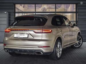 Yellow Porsche Cayenne 2018 in Vilnius, with an engine capacity of 3.00 L and mileage of 117 thousand km for 52911 €, photo 5 on AUTOMOTO.COM.LV