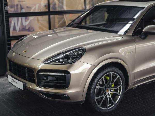 Yellow Porsche Cayenne 2018 in Vilnius, with an engine capacity of 3.00 L and mileage of 117 thousand km for 52911 €, photo 10 on AUTOMOTO.COM.LV