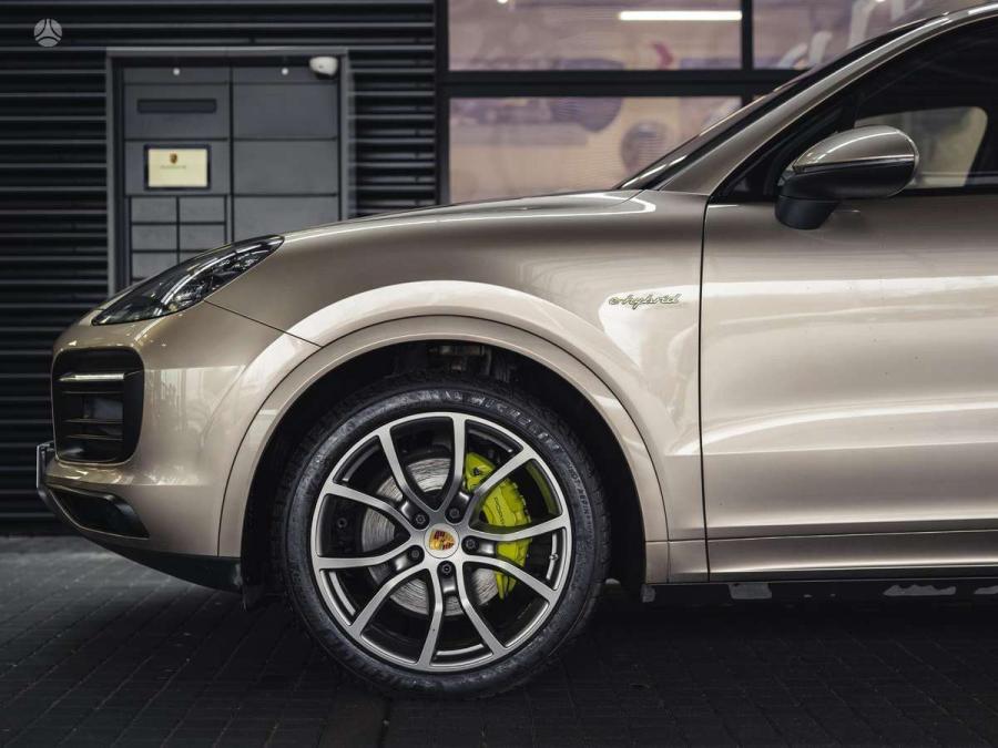 Yellow Porsche Cayenne 2018 in Vilnius, with an engine capacity of 3.00 L and mileage of 117 thousand km for 52911 €, photo 17 on AUTOMOTO.COM.LV