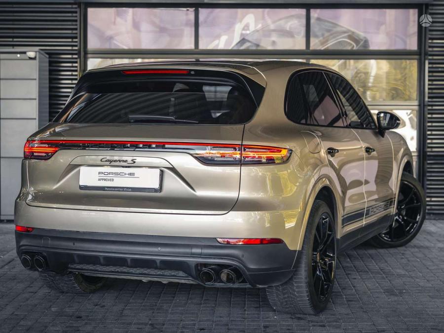 Yellow Porsche Cayenne 2019 in Vilnius, with an engine capacity of 2.89 L and mileage of 132 thousand km for 63911 €, photo 6 on AUTOMOTO.COM.LV