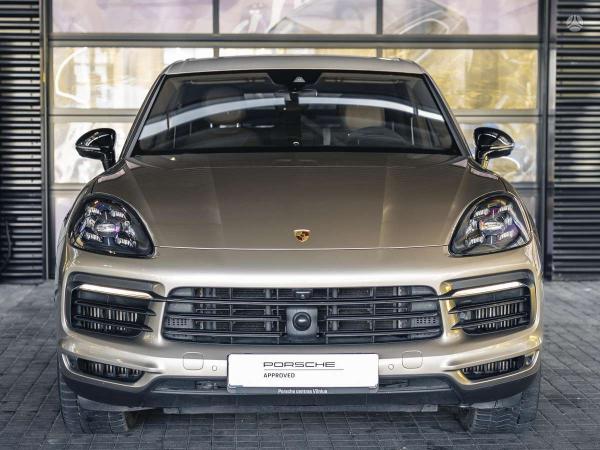 Yellow Porsche Cayenne 2019 in Vilnius, with an engine capacity of 2.89 L and mileage of 132 thousand km for 63911 €, photo 9 on AUTOMOTO.COM.LV