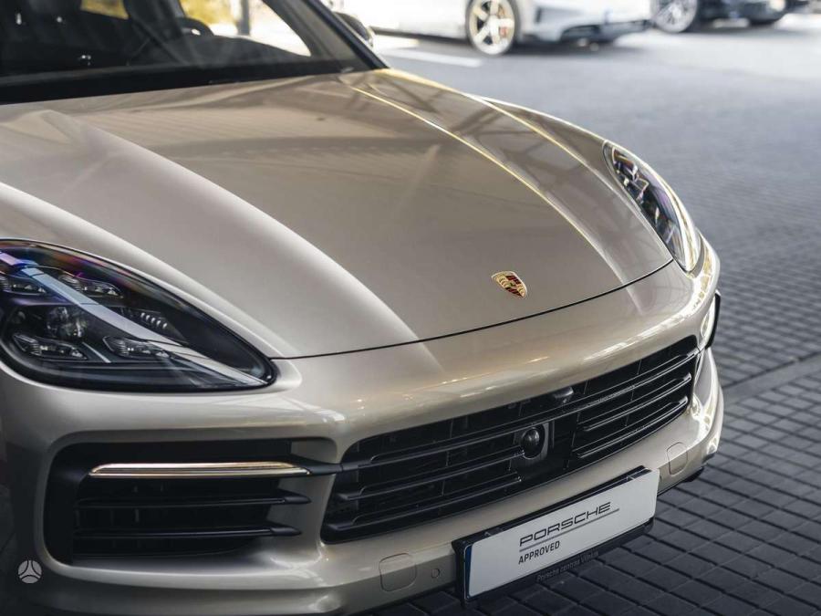 Yellow Porsche Cayenne 2019 in Vilnius, with an engine capacity of 2.89 L and mileage of 132 thousand km for 63911 €, photo 10 on AUTOMOTO.COM.LV