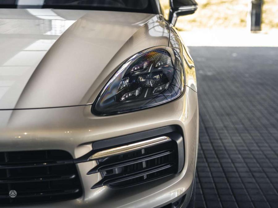 Yellow Porsche Cayenne 2019 in Vilnius, with an engine capacity of 2.89 L and mileage of 132 thousand km for 63911 €, photo 11 on AUTOMOTO.COM.LV