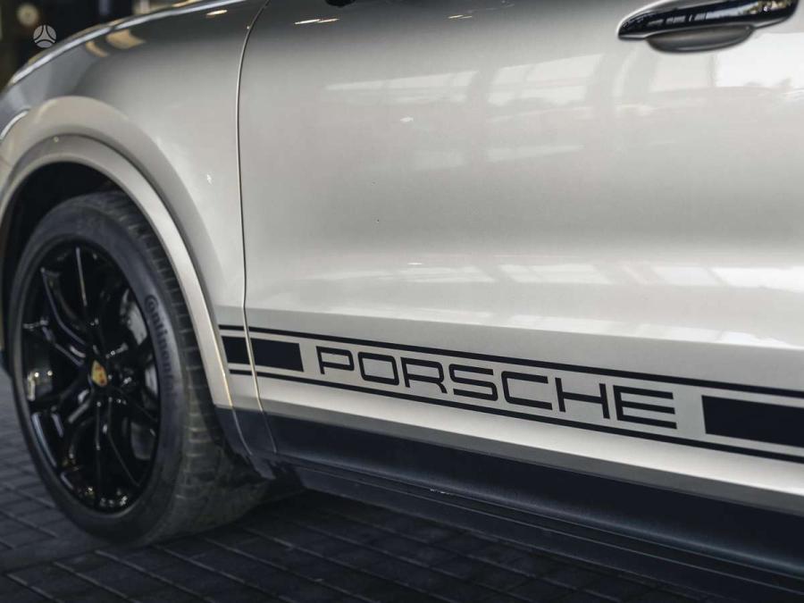 Yellow Porsche Cayenne 2019 in Vilnius, with an engine capacity of 2.89 L and mileage of 132 thousand km for 63911 €, photo 16 on AUTOMOTO.COM.LV