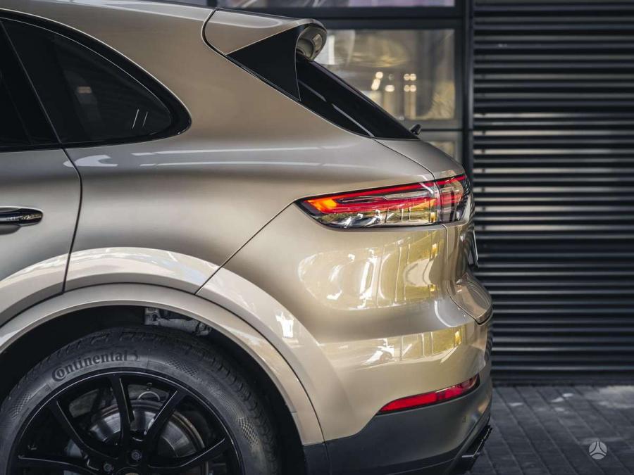 Yellow Porsche Cayenne 2019 in Vilnius, with an engine capacity of 2.89 L and mileage of 132 thousand km for 63911 €, photo 18 on AUTOMOTO.COM.LV