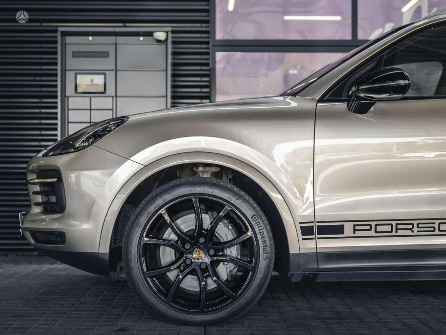 Yellow Porsche Cayenne 2019 in Vilnius, with an engine capacity of 2.89 L and mileage of 132 thousand km for 63911 €, photo 21 on AUTOMOTO.COM.LV