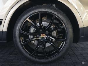 Yellow Porsche Cayenne 2019 in Vilnius, with an engine capacity of 2.89 L and mileage of 132 thousand km for 63911 €, photo 23 on AUTOMOTO.COM.LV