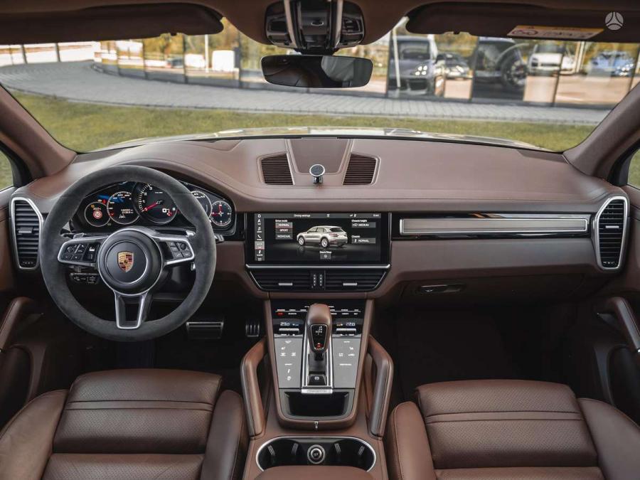 Yellow Porsche Cayenne 2019 in Vilnius, with an engine capacity of 2.89 L and mileage of 132 thousand km for 63911 €, photo 28 on AUTOMOTO.COM.LV