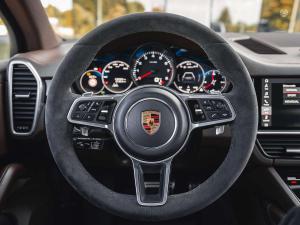 Yellow Porsche Cayenne 2019 in Vilnius, with an engine capacity of 2.89 L and mileage of 132 thousand km for 63911 €, photo 30 on AUTOMOTO.COM.LV