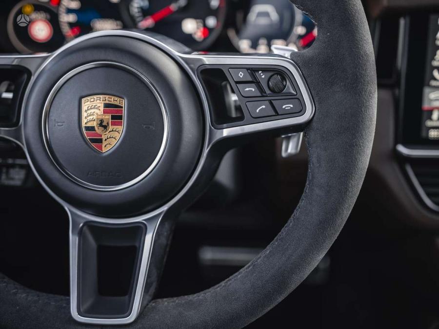 Yellow Porsche Cayenne 2019 in Vilnius, with an engine capacity of 2.89 L and mileage of 132 thousand km for 63911 €, photo 32 on AUTOMOTO.COM.LV