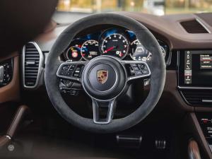 Yellow Porsche Cayenne 2019 in Vilnius, with an engine capacity of 2.89 L and mileage of 132 thousand km for 63911 €, photo 33 on AUTOMOTO.COM.LV
