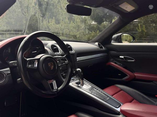 Melns Porsche Cayman 2017 Klaipėda, ar dzinēja tilpumu 2.50 L un nobraukumu 151 tūkst. km par 39929 €, foto 7 vietnē AUTOMOTO.COM.LV