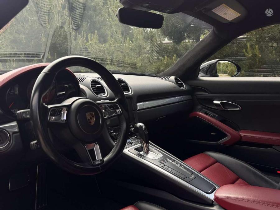 Black Porsche Cayman 2017 in Klaipeda, with an engine capacity of 2.50 L and mileage of 151 thousand km for 39929 €, photo 8 on AUTOMOTO.COM.LV