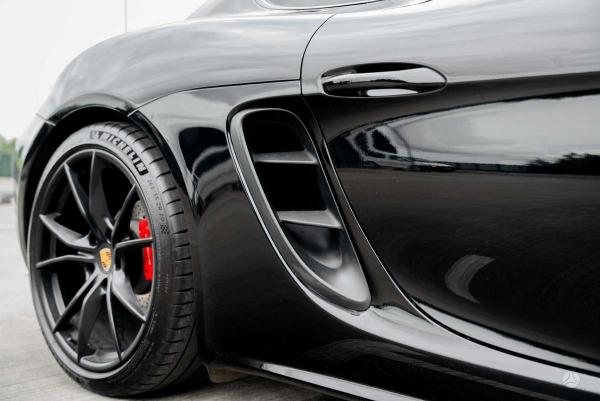 Black Porsche Cayman 2019 in Vilnius, with an engine capacity of 2.50 L and mileage of 58 thousand km for 58000 €, photo 10 on AUTOMOTO.COM.LV