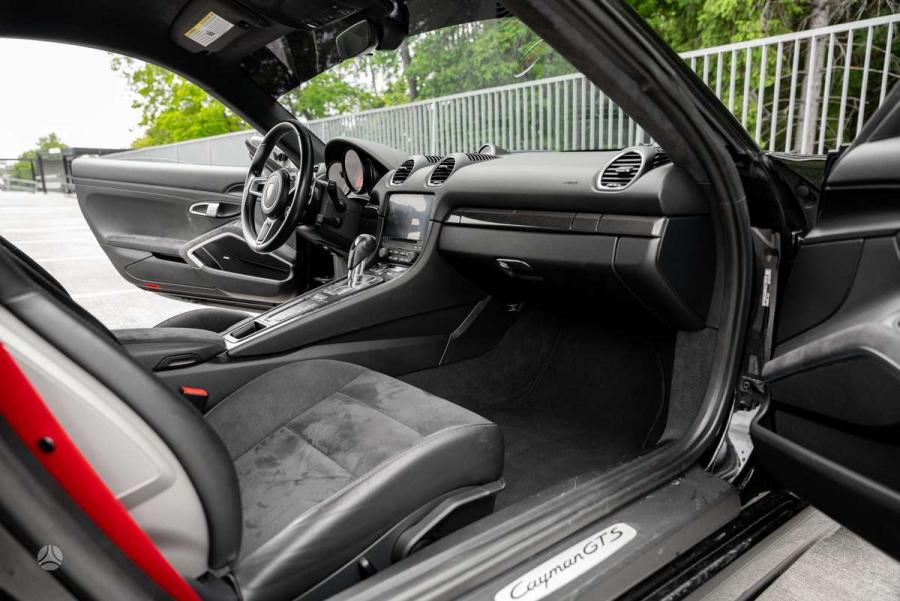 Melns Porsche Cayman 2019 Viļņa, ar dzinēja tilpumu 2.50 L un nobraukumu 58 tūkst. km par 58000 €, foto 24 vietnē AUTOMOTO.COM.LV