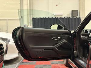 Melns Porsche Cayman 2019 Viļņa, ar dzinēja tilpumu 1.99 L un nobraukumu 82 tūkst. km par 49990 €, foto 13 vietnē AUTOMOTO.COM.LV