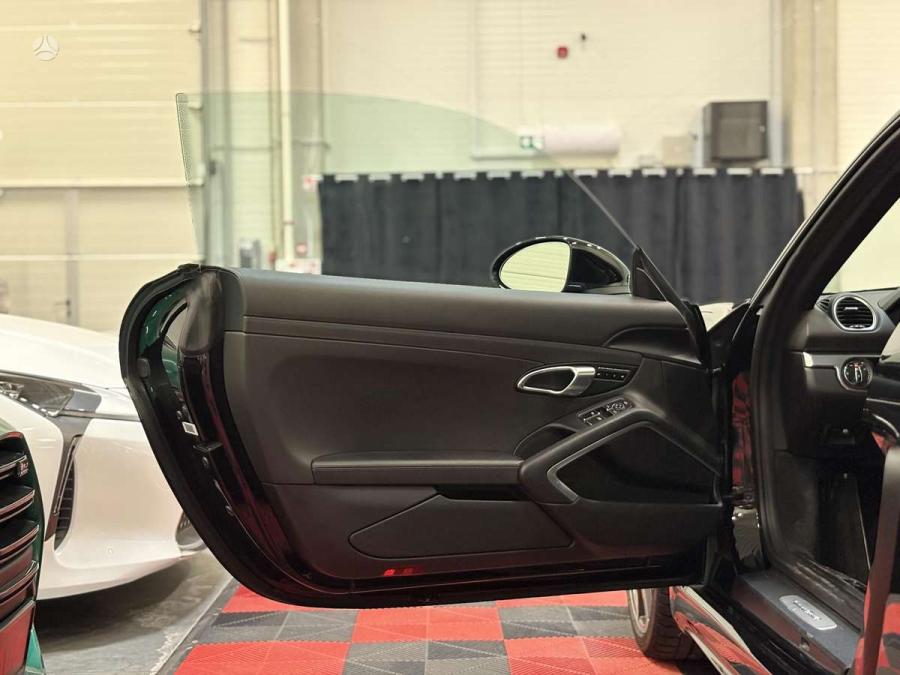 Melns Porsche Cayman 2019 Viļņa, ar dzinēja tilpumu 1.99 L un nobraukumu 82 tūkst. km par 49990 €, foto 13 vietnē AUTOMOTO.COM.LV