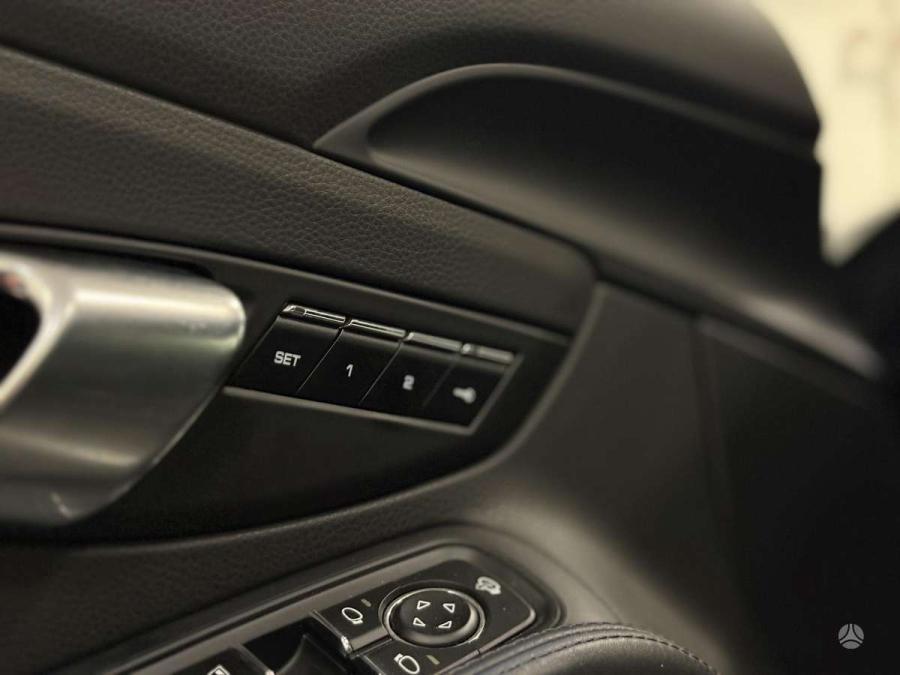 Melns Porsche Cayman 2019 Viļņa, ar dzinēja tilpumu 1.99 L un nobraukumu 82 tūkst. km par 49990 €, foto 14 vietnē AUTOMOTO.COM.LV