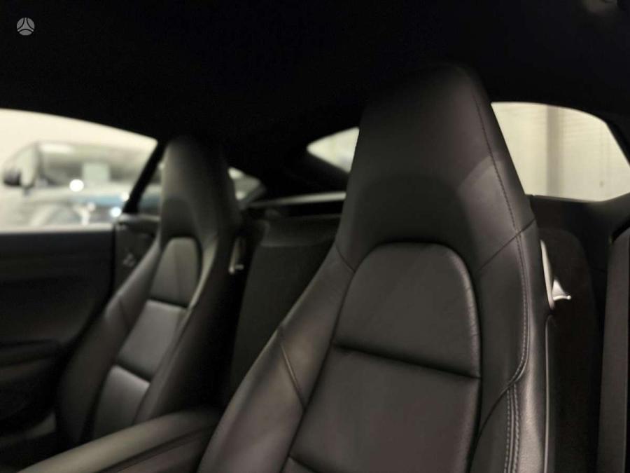 Melns Porsche Cayman 2019 Viļņa, ar dzinēja tilpumu 1.99 L un nobraukumu 82 tūkst. km par 49990 €, foto 16 vietnē AUTOMOTO.COM.LV