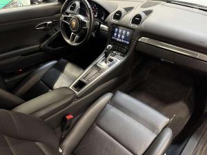 Melns Porsche Cayman 2019 Viļņa, ar dzinēja tilpumu 1.99 L un nobraukumu 82 tūkst. km par 49990 €, foto 18 vietnē AUTOMOTO.COM.LV