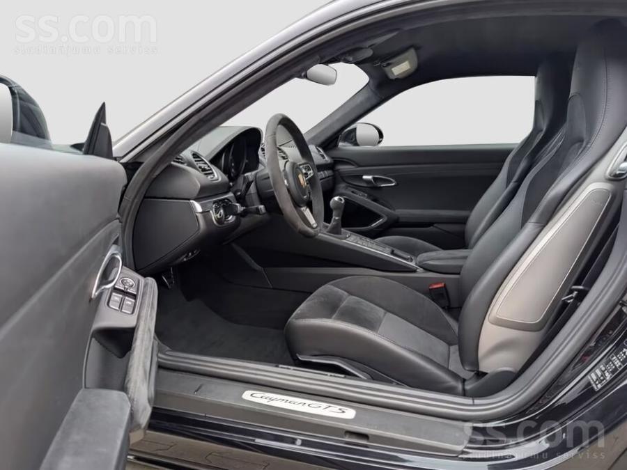 Black Porsche Cayman 2021 in Riga, with an engine capacity of 4.00 L and mileage of 40 thousand km for 89990 €, photo 8 on AUTOMOTO.COM.LV