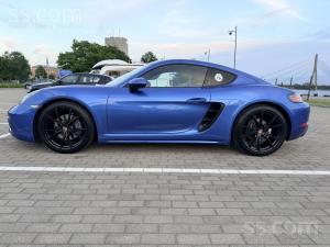 Blue Porsche Cayman 2019 in Riga, with an engine capacity of 2.00 L and mileage of 77 thousand km for 51900 €, photo 3 on AUTOMOTO.COM.LV