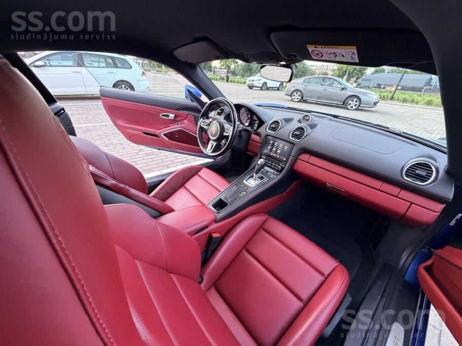 Blue Porsche Cayman 2019 in Riga, with an engine capacity of 2.00 L and mileage of 77 thousand km for 51900 €, photo 10 on AUTOMOTO.COM.LV