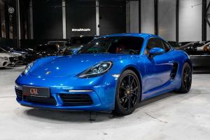 Zils Porsche Cayman 2019 Rīga, ar dzinēja tilpumu 1.99 L un nobraukumu 78 tūkst. km par 55000 €, foto  vietnē AUTOMOTO.COM.LV