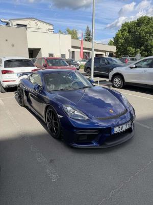 Blue Porsche Cayman 2022 in Vilnius, with an engine capacity of 4.00 L and mileage of 21 thousand km for 118999 €, photo  on AUTOMOTO.COM.LV
