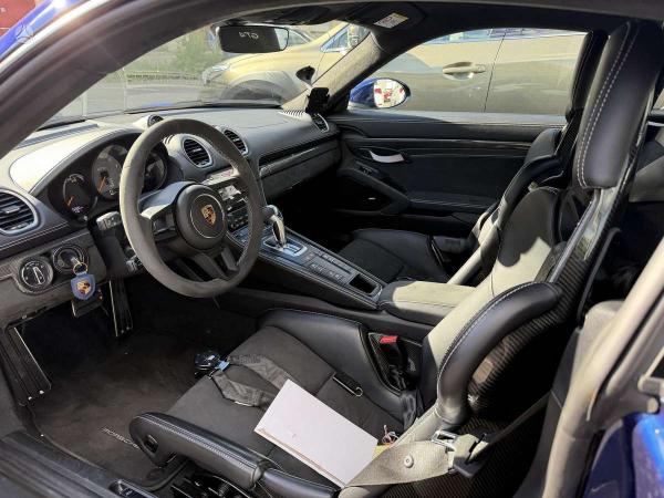 Blue Porsche Cayman 2022 in Vilnius, with an engine capacity of 4.00 L and mileage of 21 thousand km for 118999 €, photo 5 on AUTOMOTO.COM.LV