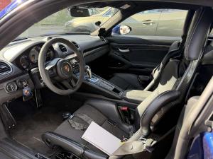Blue Porsche Cayman 2022 in Vilnius, with an engine capacity of 4.00 L and mileage of 21 thousand km for 118999 €, photo 6 on AUTOMOTO.COM.LV
