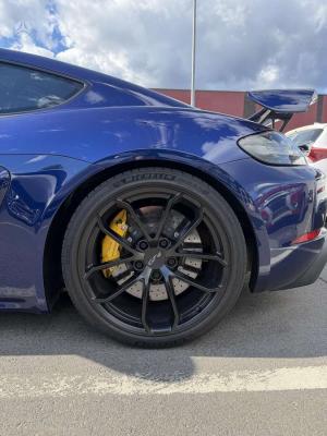 Blue Porsche Cayman 2022 in Vilnius, with an engine capacity of 4.00 L and mileage of 21 thousand km for 118999 €, photo 8 on AUTOMOTO.COM.LV
