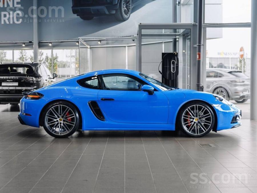 Blue Porsche Cayman 2024 in Riga, with an engine capacity of 4.00 L and mileage of 21 thousand km for 94700 €, photo 8 on AUTOMOTO.COM.LV
