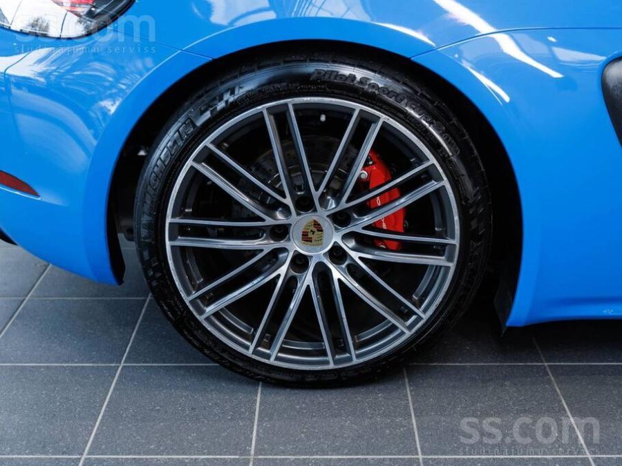 Blue Porsche Cayman 2024 in Riga, with an engine capacity of 4.00 L and mileage of 21 thousand km for 94700 €, photo 17 on AUTOMOTO.COM.LV