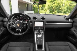 Porsche Cayman 2019 in Vilnius, with an engine capacity of 2.00 L and mileage of 58 thousand km for 54500 €, photo 17 on AUTOMOTO.COM.LV