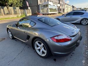 Pelēks Porsche Cayman 2012 Kauņa, ar dzinēja tilpumu 2.69 L un nobraukumu 115 tūkst. km par 24900 €, foto 15 vietnē AUTOMOTO.COM.LV