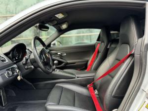 Grey Porsche Cayman 2015 in Klaipeda, with an engine capacity of 2.71 L and mileage of 58 thousand km for 32500 €, photo 6 on AUTOMOTO.COM.LV