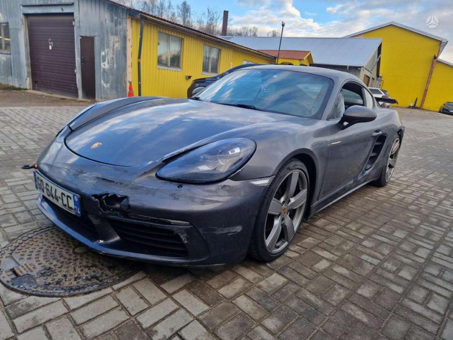 Grey Porsche Cayman 2017 in Kaunas, with an engine capacity of 2.00 L and mileage of 104 thousand km for 27500 €, photo 1 on AUTOMOTO.COM.LV