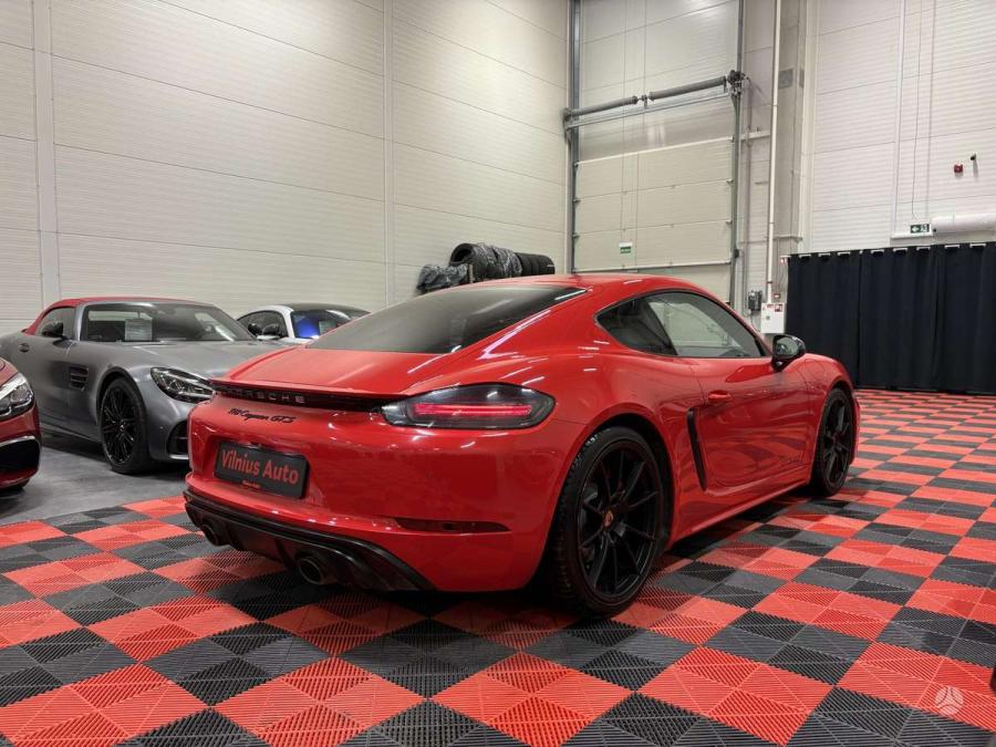 Sarkans Porsche Cayman 2021 Viļņa, ar dzinēja tilpumu 4.00 L un nobraukumu 83 tūkst. km par 70000 €, foto 4 vietnē AUTOMOTO.COM.LV