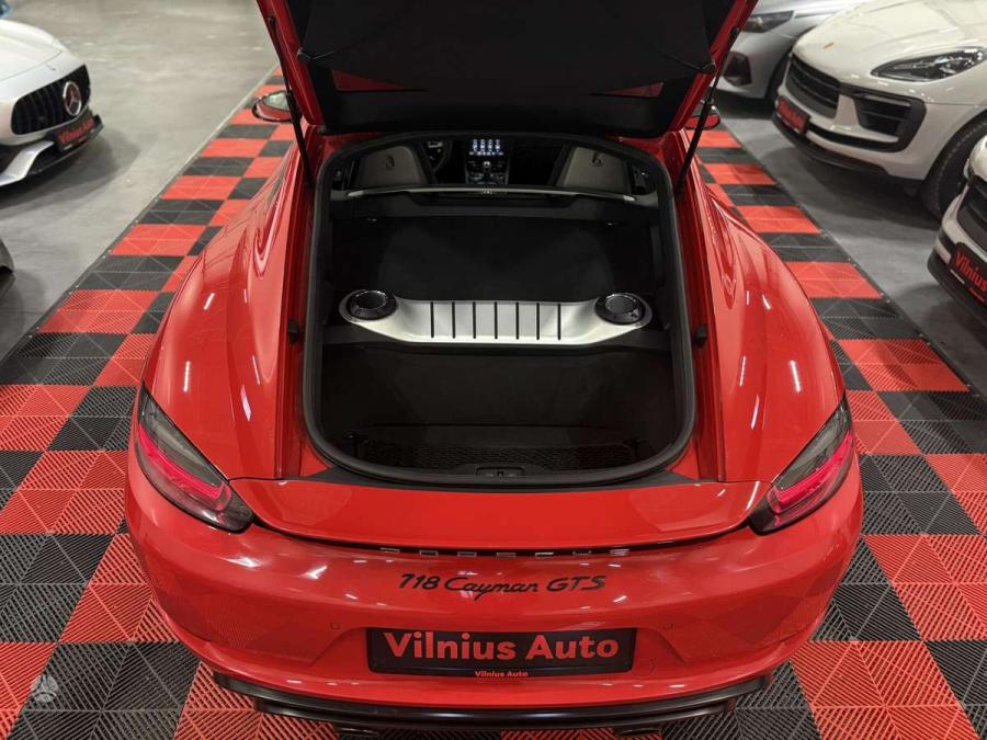 Sarkans Porsche Cayman 2021 Viļņa, ar dzinēja tilpumu 4.00 L un nobraukumu 83 tūkst. km par 70000 €, foto 32 vietnē AUTOMOTO.COM.LV