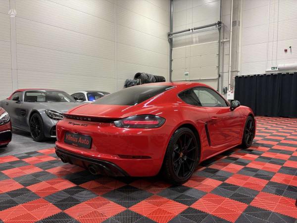 Sarkans Porsche Cayman 2021 Viļņa, ar dzinēja tilpumu 4.00 L un nobraukumu 83 tūkst. km par 70000 €, foto 4 vietnē AUTOMOTO.COM.LV