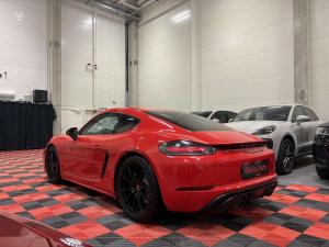 Red Porsche Cayman 2021 in Vilnius, with an engine capacity of 4.00 L and mileage of 83 thousand km for 70000 €, photo 6 on AUTOMOTO.COM.LV