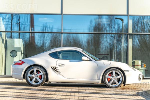 White Porsche Cayman 2008 in Riga, with an engine capacity of 3.40 L and mileage of 97 thousand km for 23500 €, photo 8 on AUTOMOTO.COM.LV